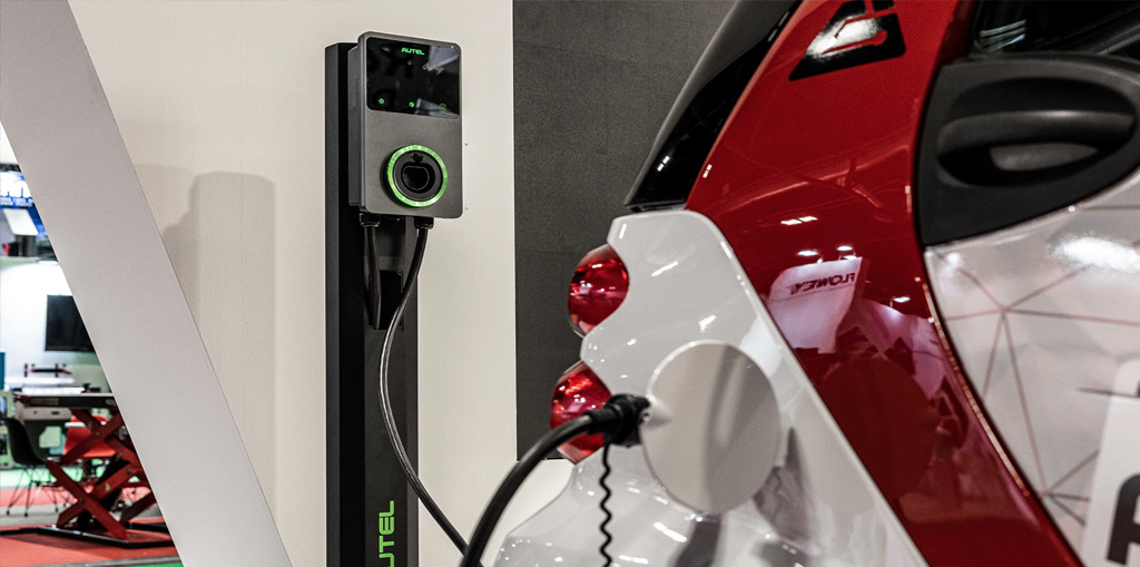 MaxiCharger AC Wallbox | Autel | 7kW, 32A, 1-Phase, Socket